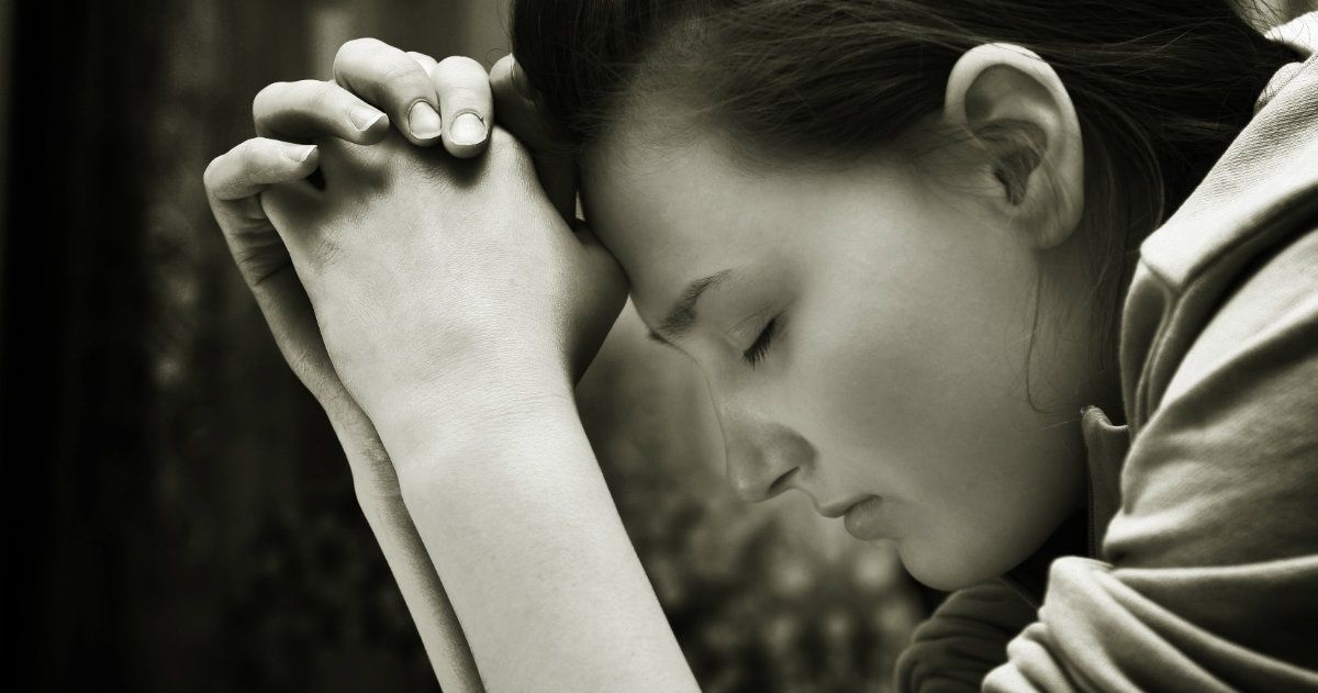Why We Struggle with Prayer and How Not to Anymore | iBelieve.com
