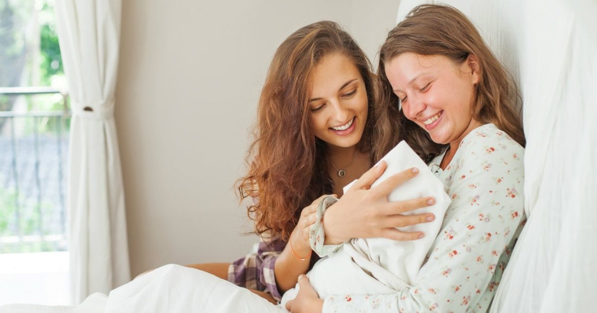 7 Creative Ways to Love New Moms | iBelieve.com