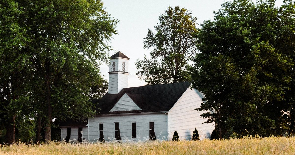 3 Reasons Why You Shouldn’t Take a Summer Break from Church | iBelieve.com