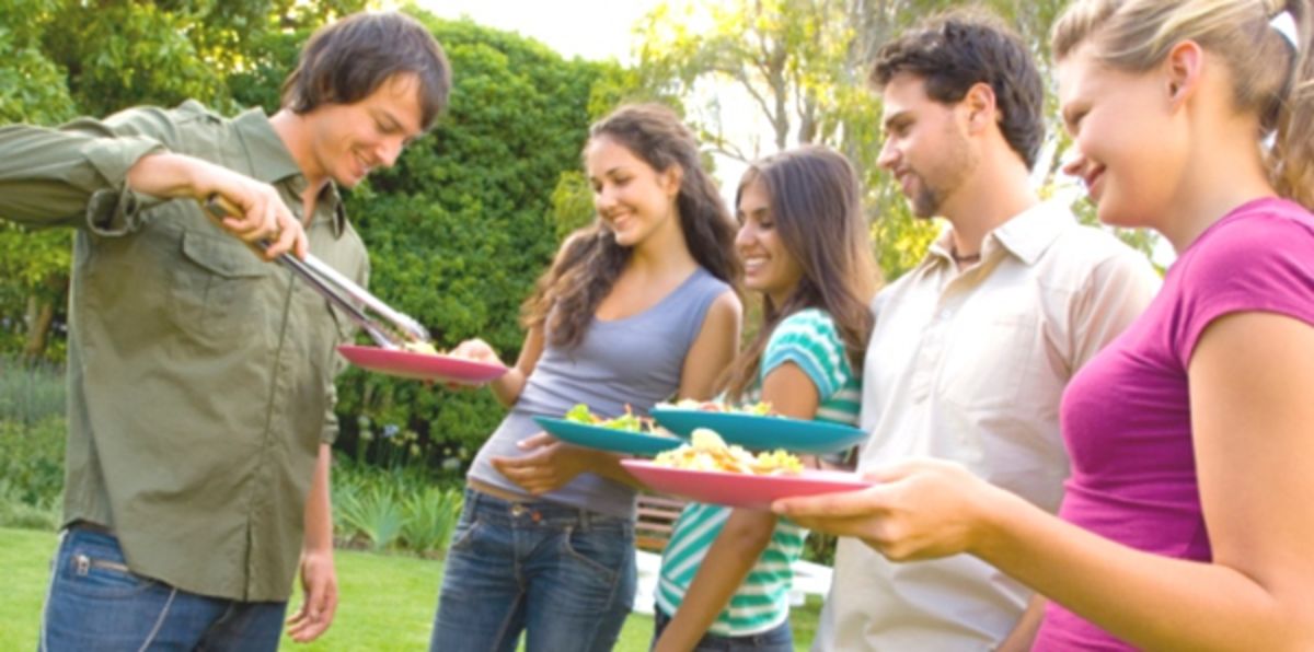 How to Begin Practicing Biblical Hospitality | iBelieve.com