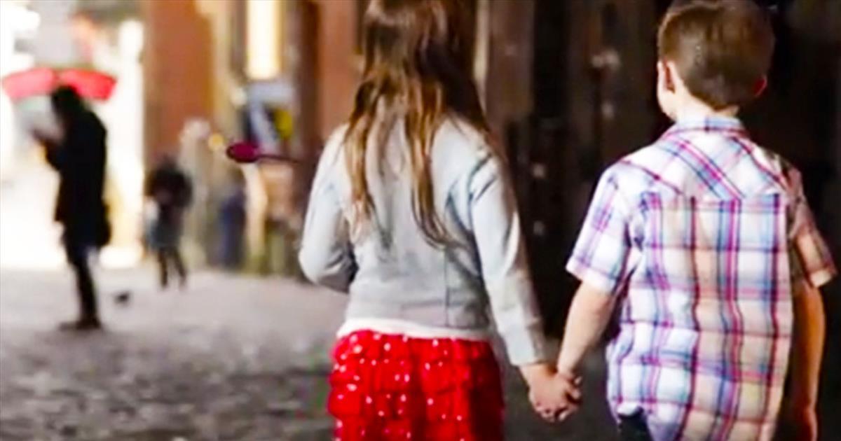 2 Precious Kids Are On a Mission to Collect Smiles - Inspirational Videos