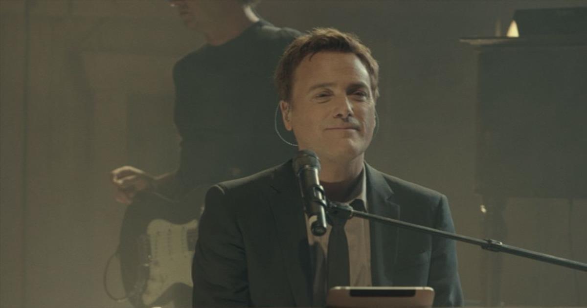 Michael W. Smith (Featuring Leeland Mooring) - Christ Be All Around Me ...