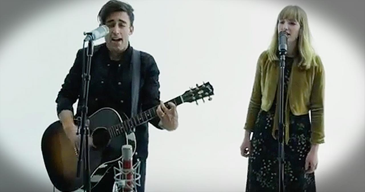 This Acoustic Worship Performance Is Exactly What My Soul Needed. AMEN!