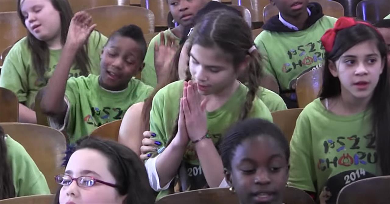 Children Of PS22 Chorus Sing 'O Come All Ye Faithful'