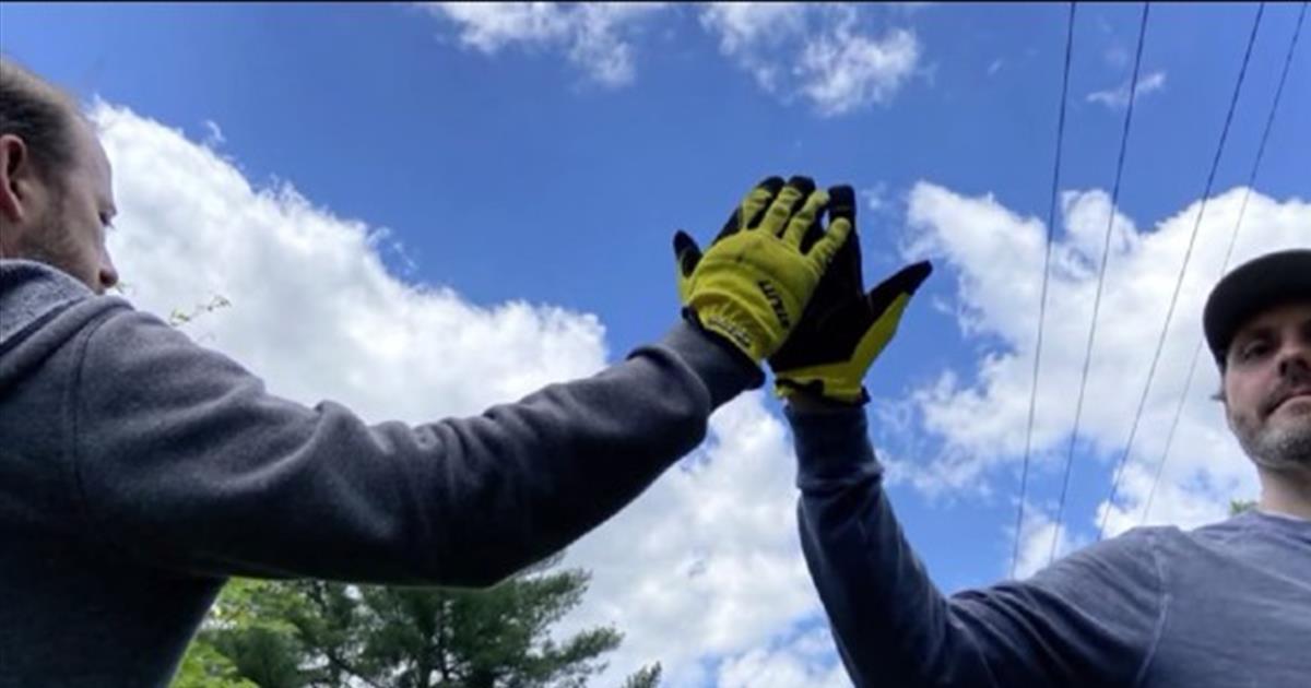 Friends High-Fived For 7 Years And This 'Silly Ritual' Helped Save One ...