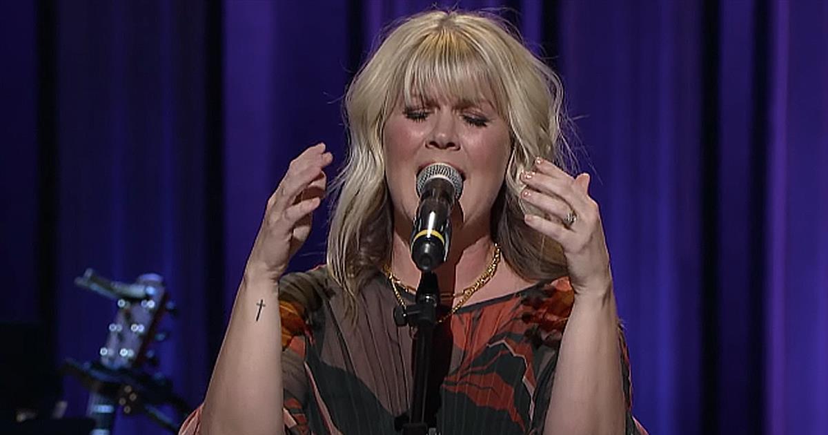 Natalie Grant And Husband Sing 'Alive / To God Be The Glory' At Grand ...