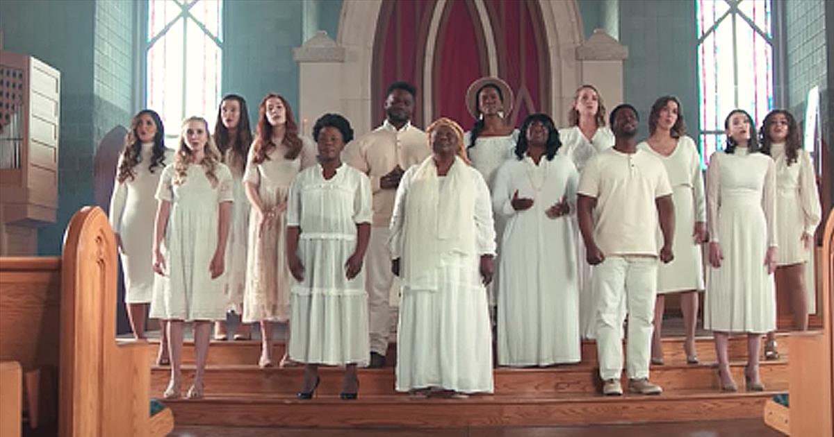 Choir Of Women Perform A Cappella 'Amazing Grace' With The Bonner ...