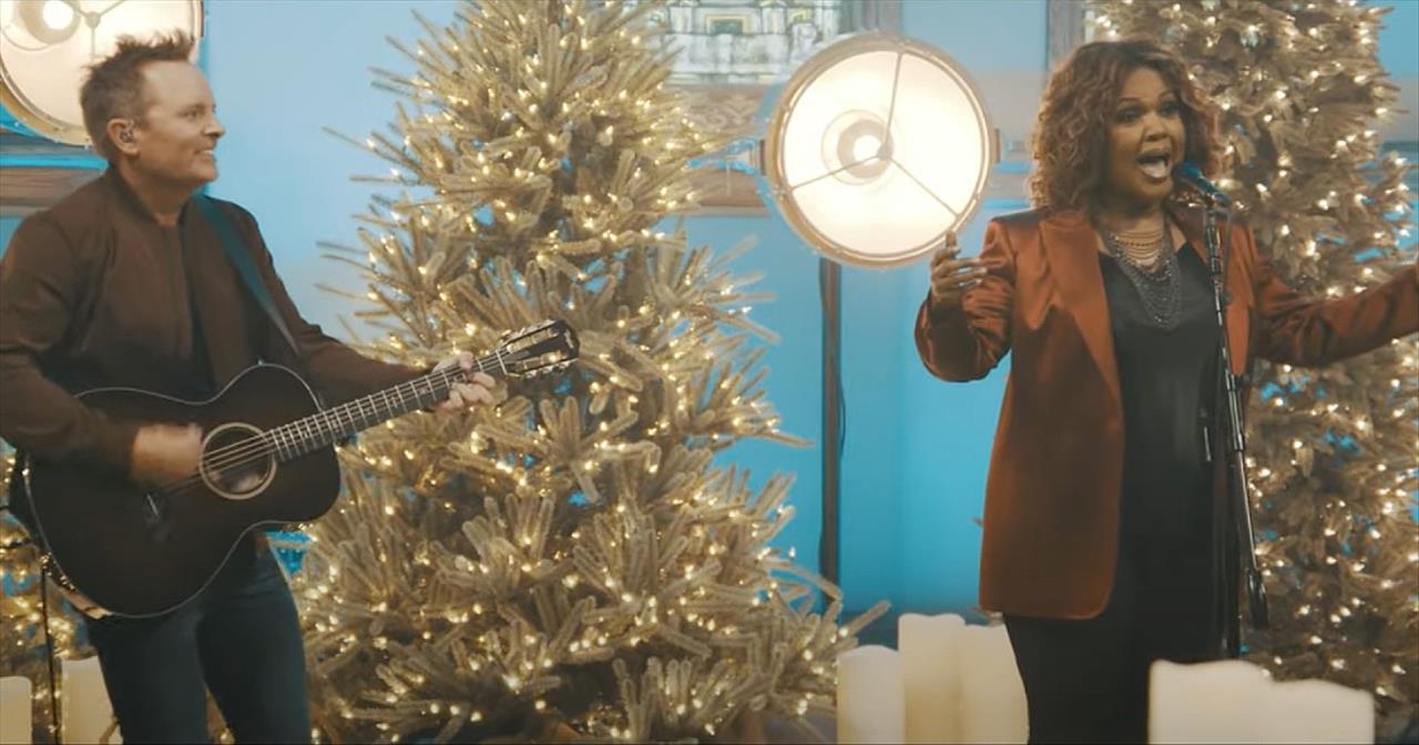 'O Holy Night' Chris Tomlin With CeCe Winans