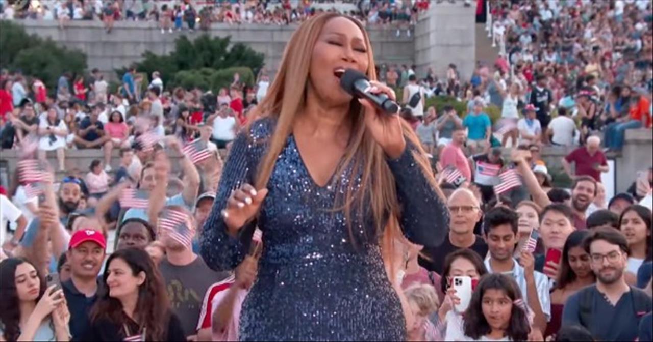 Gospel Singer Yolanda Adams Performs 'Battle Hymn Of The Republic'