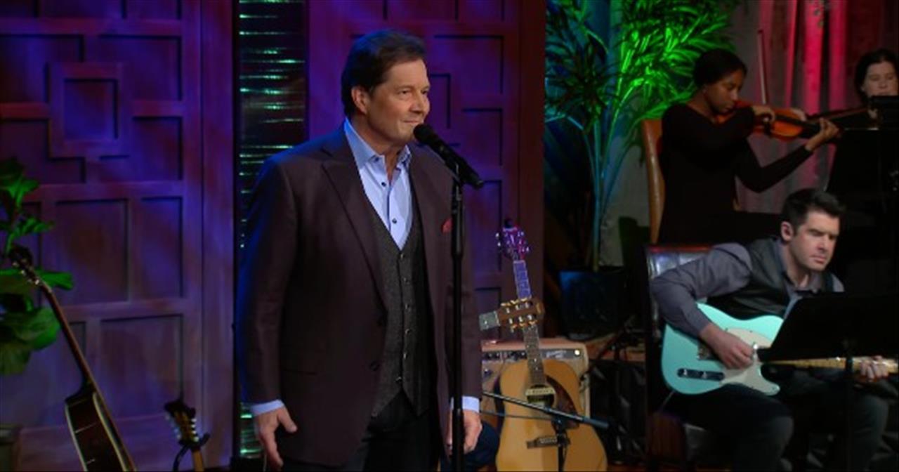 Ronnie Booth Performs Live Rendition Of 'Over The Rainbow'