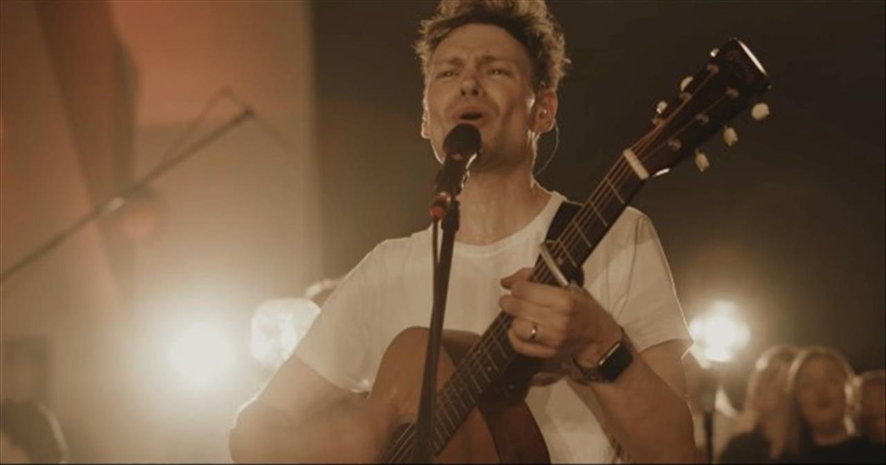 'I Was Made' The Revelation Room With Luke Finch Worship Performance