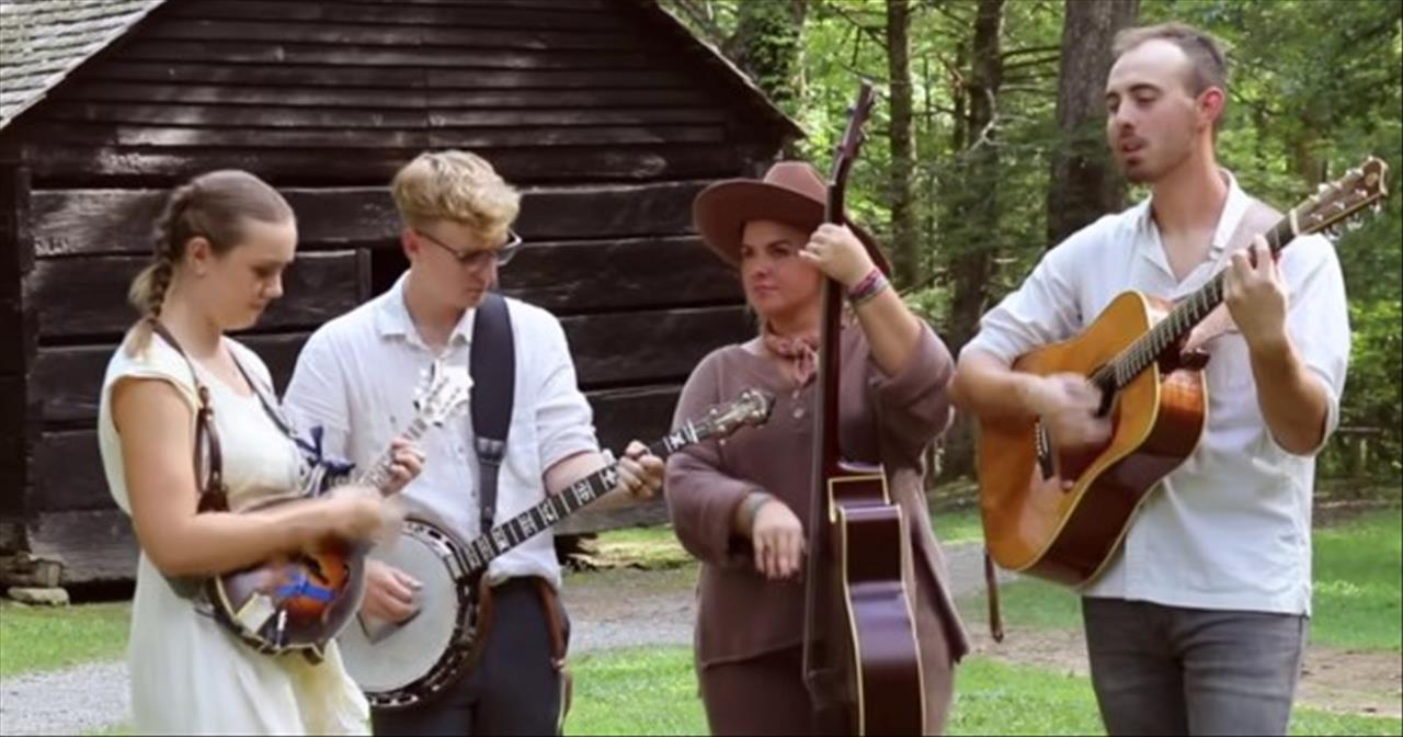 Southern Raised Bluegrass Band Performs ‘fly Me To The Moon