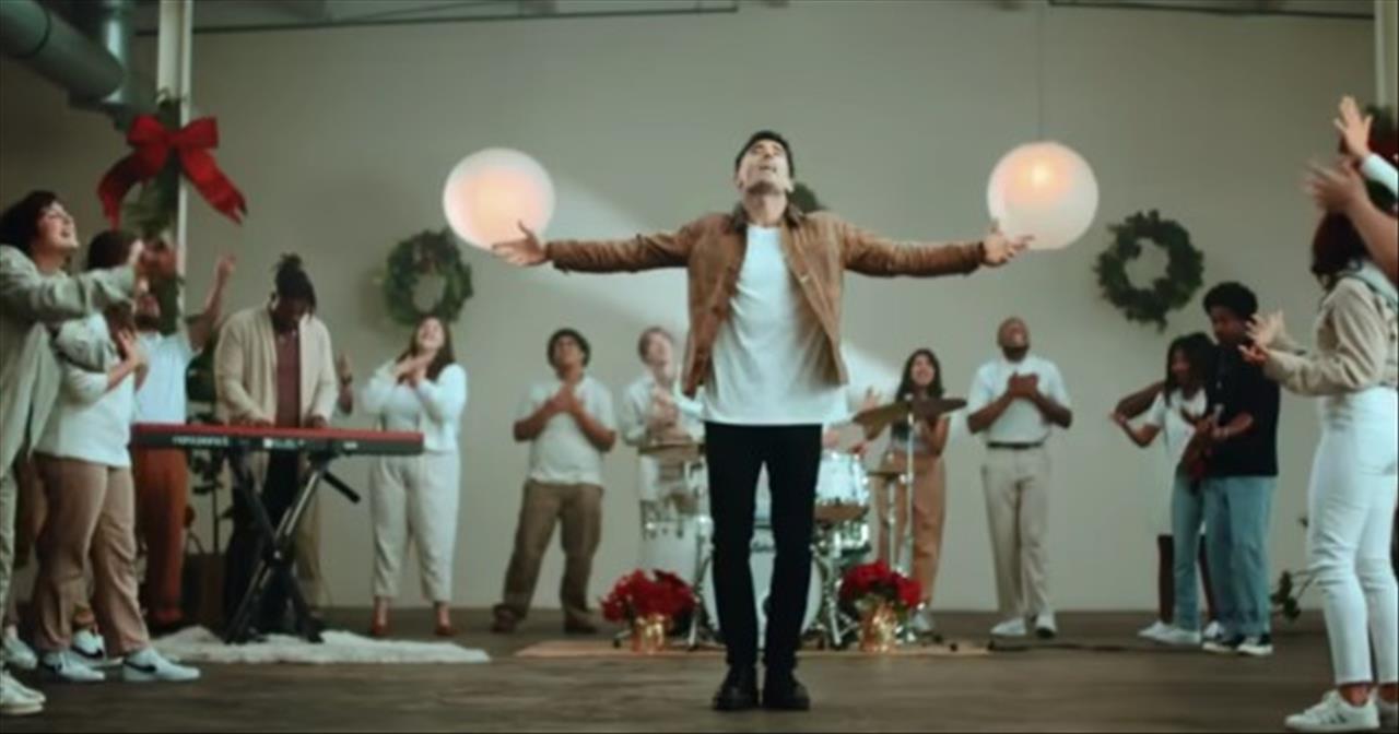'Manger Throne' Phil Wickham Official Music Video