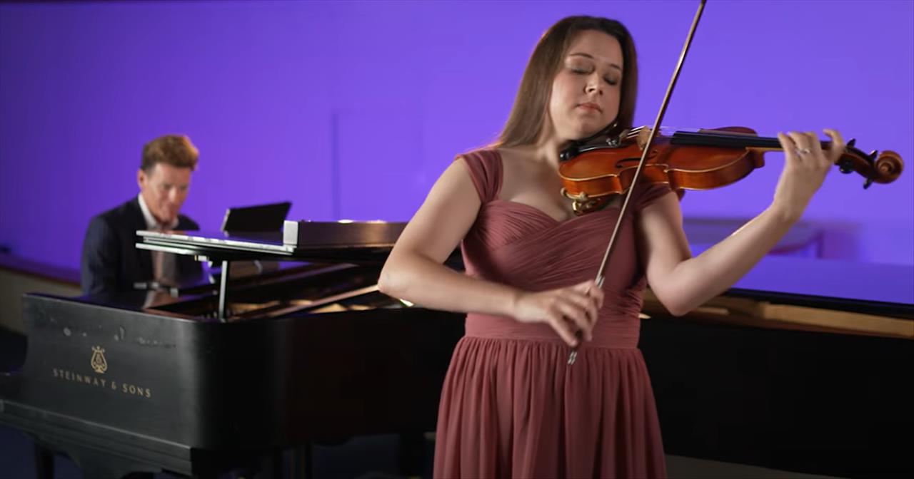 Stunning 'Amazing Grace' Performance by Violinist and Pianist