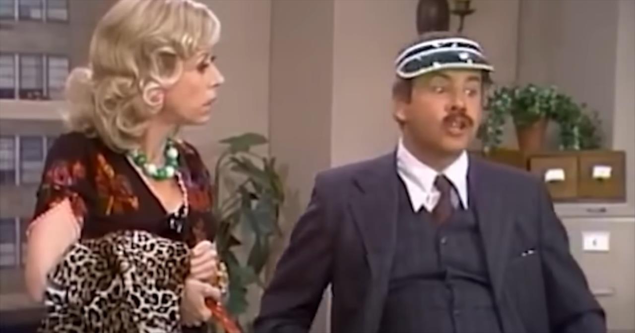 Tim Conway’s Mr. Tudball Hilariously Tries to Teach Mrs. Wiggins Blackjack