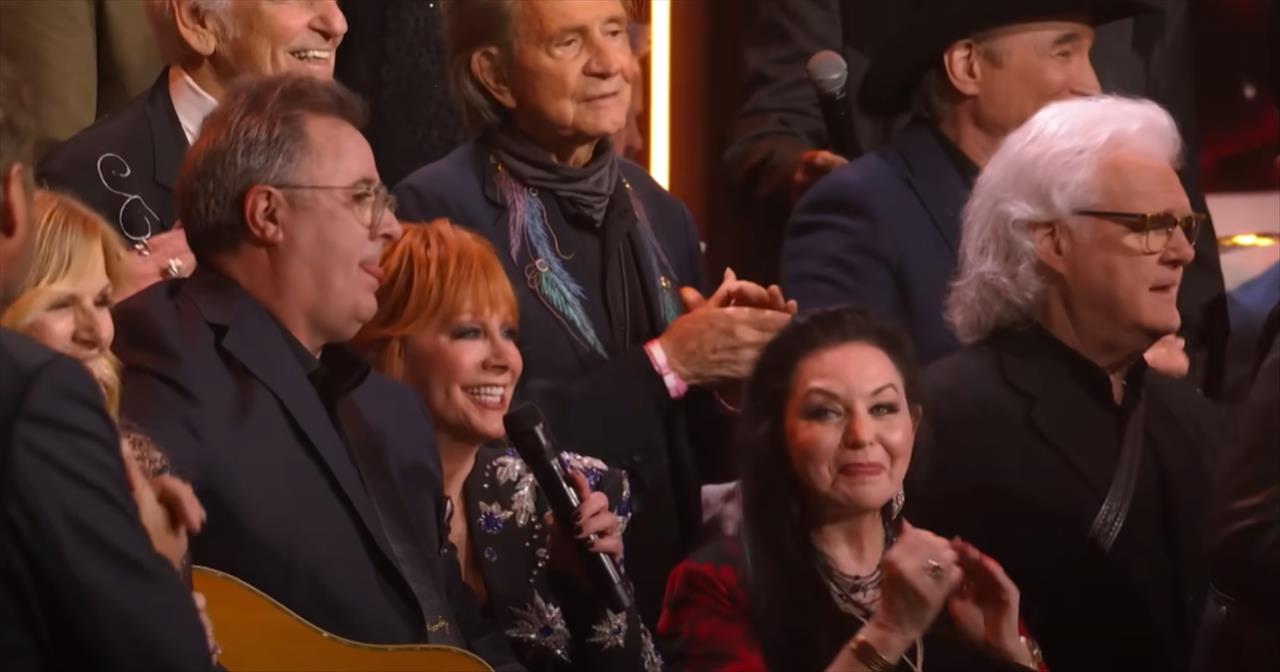 Country Stars Sing ‘Will The Circle Be Unbroken’ at Grand Ole Opry
