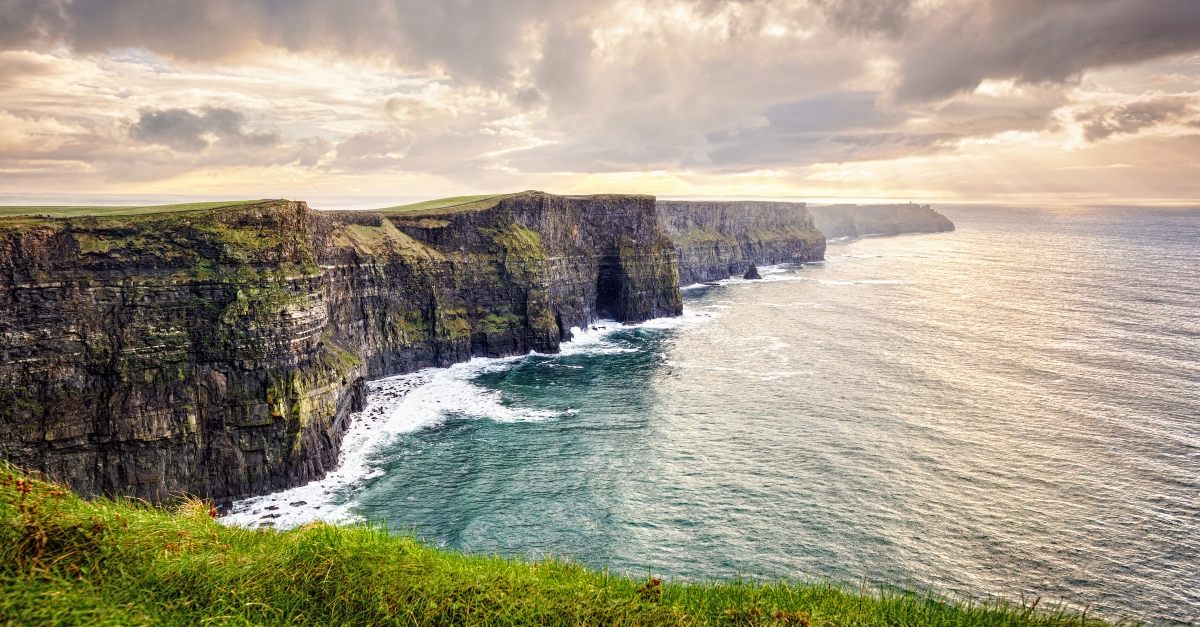 On a Cliff Edge with Jesus | Christianity.com