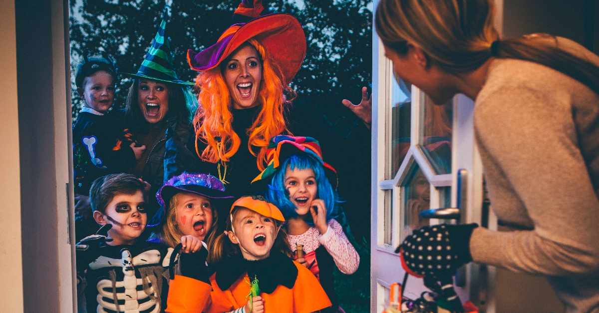 5 Ways to Get to Know Your Neighbors This Halloween | Christianity.com