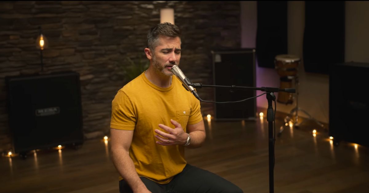 Stunning Rendition of Bill Withers’ Beloved Classic ‘Lean on Me ...