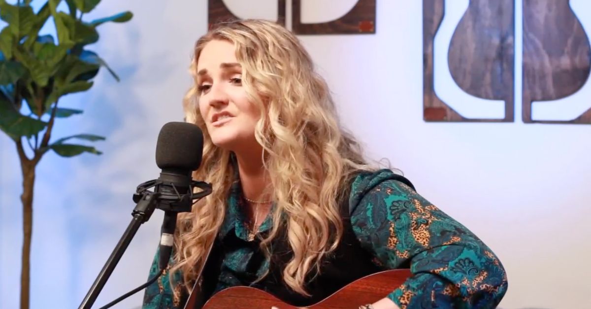 Emerson Day | 'Middle of a Miracle' (acoustic) - Video | Crosswalk.com